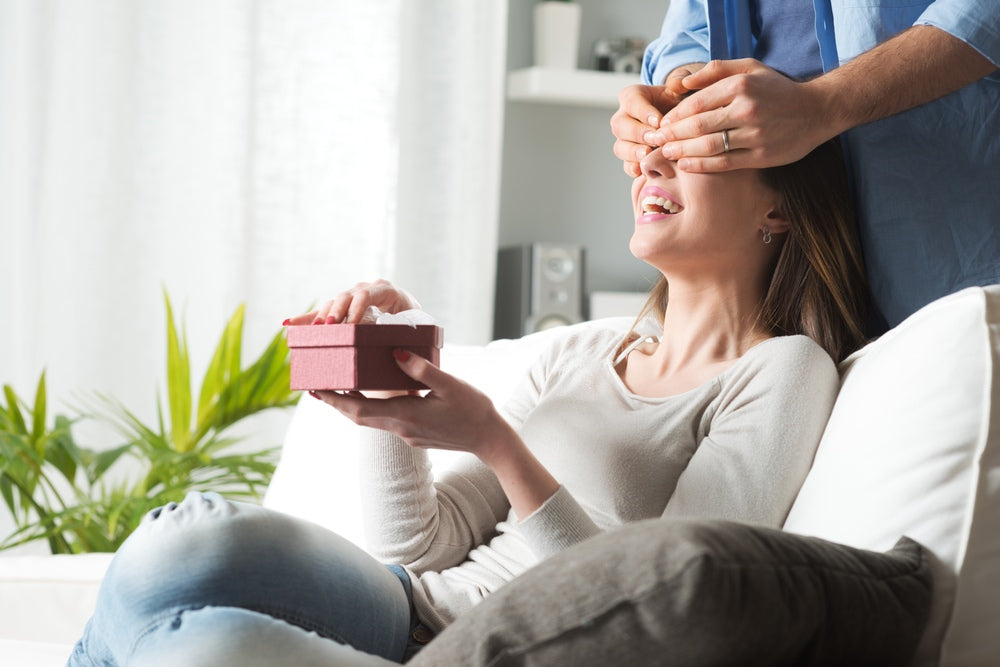 What To Give Your Spouse on Your Anniversary – Gold Unlimited